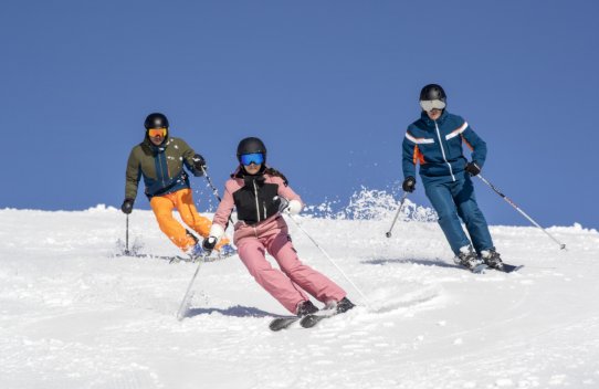 Les indispensables pour une tenue de ski stylé | Intersport