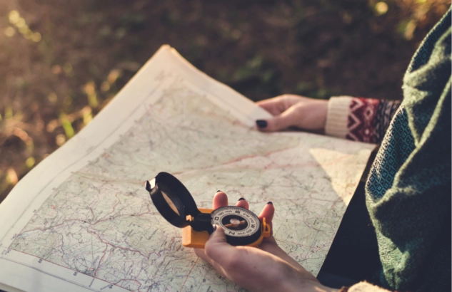 Comment bien se servir d’une boussole en randonnée ? | Intersport