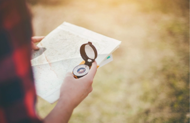 Comment bien se servir d’une boussole en randonnée ? | Intersport