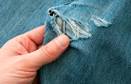 Comment réparer un trou dans un vêtement avec un patch thermocollant ...