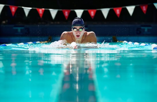 Comment nager la brasse ? | INTERSPORT