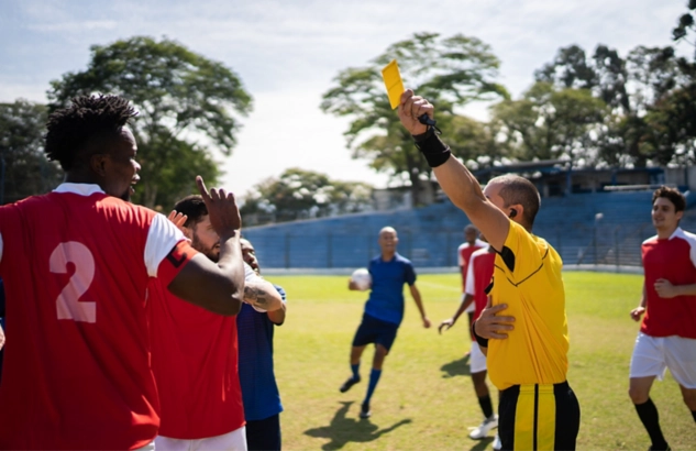 Règles au foot : Cartons rouges et jaunes | INTERSPORT