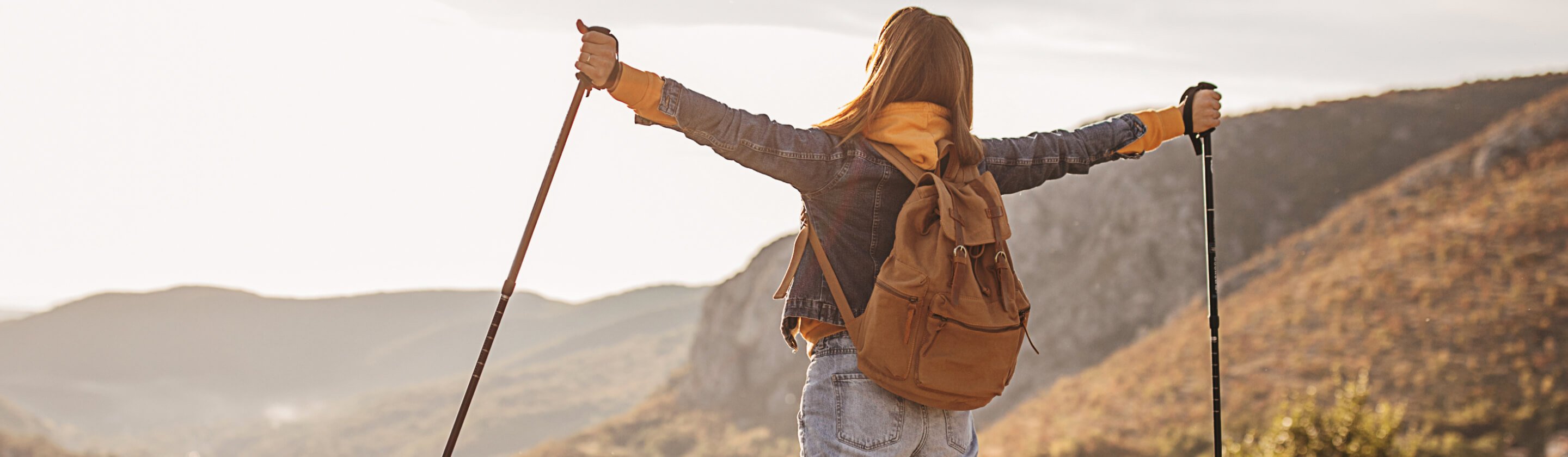 Comment marcher avec des bâtons de randonnée ? | Intersport